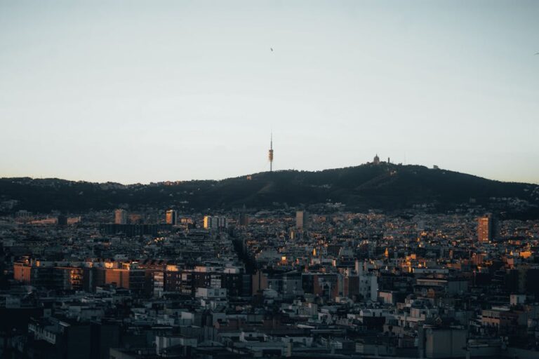Hidden Gems Barcelona: 25 Secret Spots Locals Love (2026)